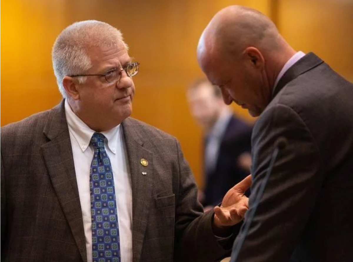 Dân Biểu Cộng Hòa Tiểu Bang Oregon Mike Nearman Bị Truy Tố Nhiều Tội Vì ...